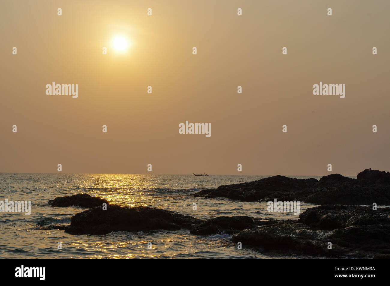 a red and orange purple sunset over the sea of Thailand Stock Photo - Alamy