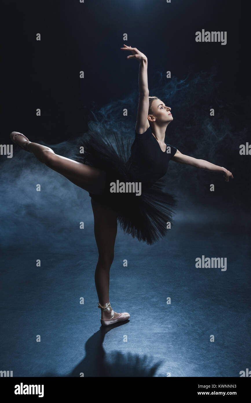 Dramatic ballet hi-res stock photography and images - Alamy