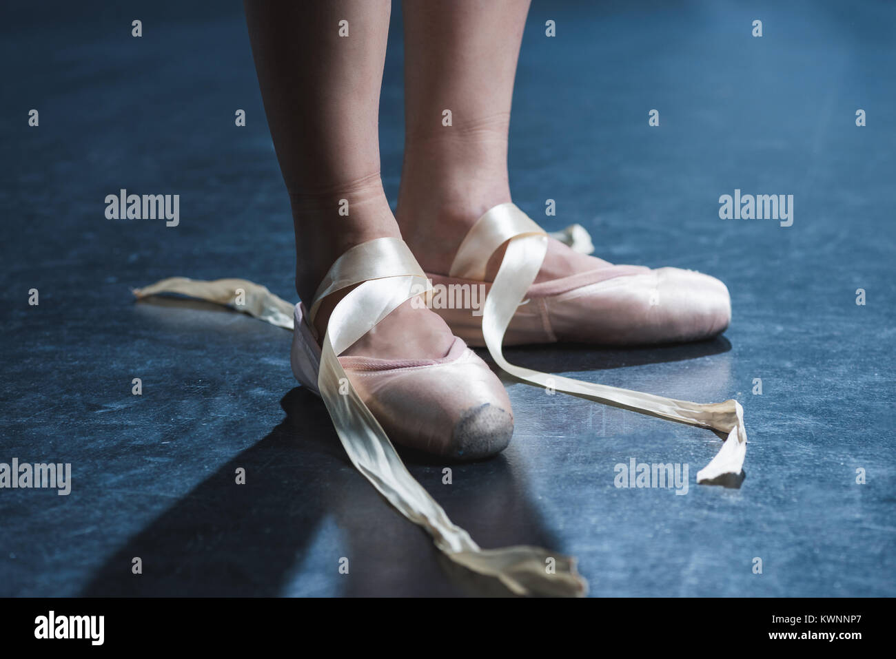 Black female feet hi-res stock photography and images - Alamy