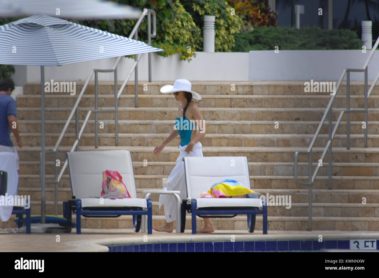 MIAMI BEACH, FL - MAY 16: Suri Cruise has a huge bruise on her leg ...