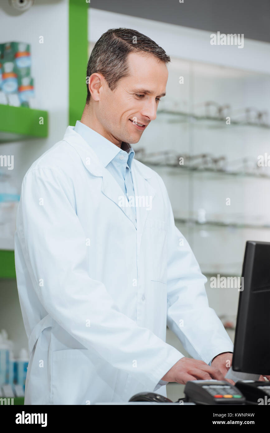 side view of optometrist working on computer in optics Stock Photo - Alamy