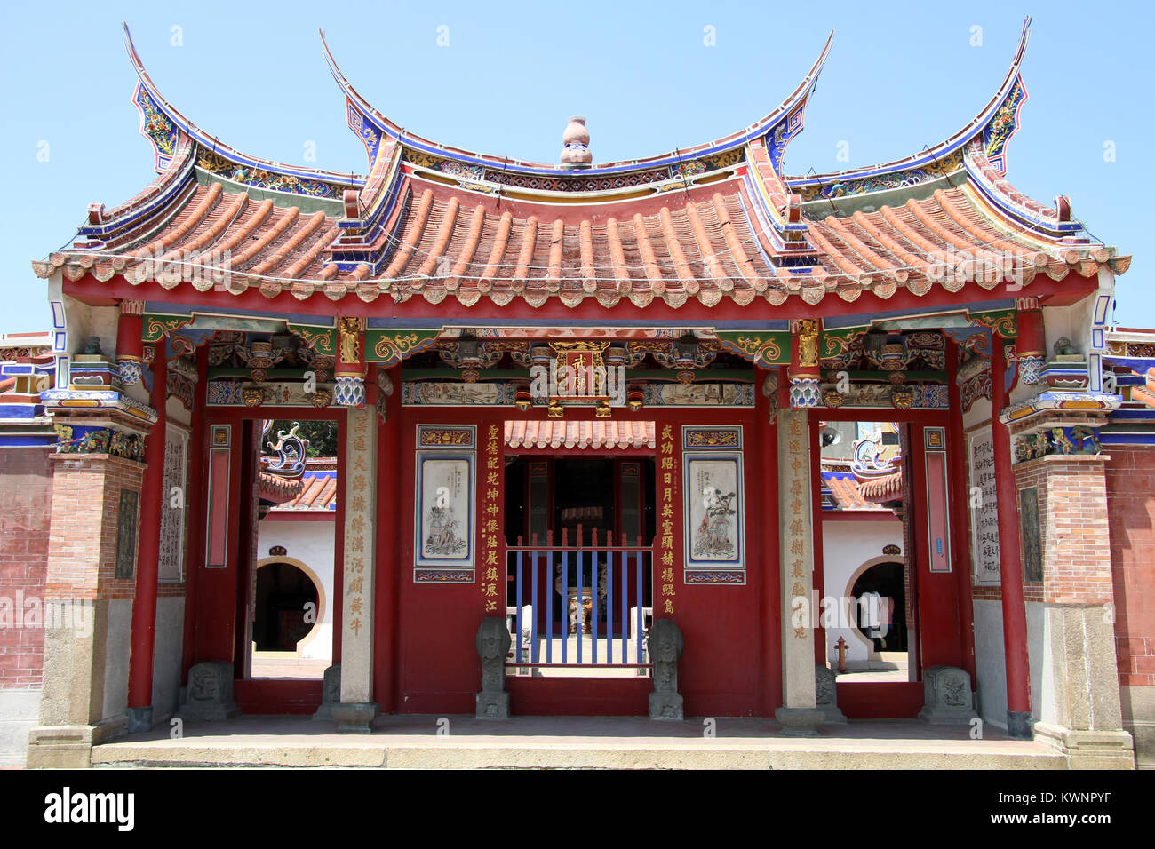 Lukang temple roof hi-res stock photography and images - Alamy