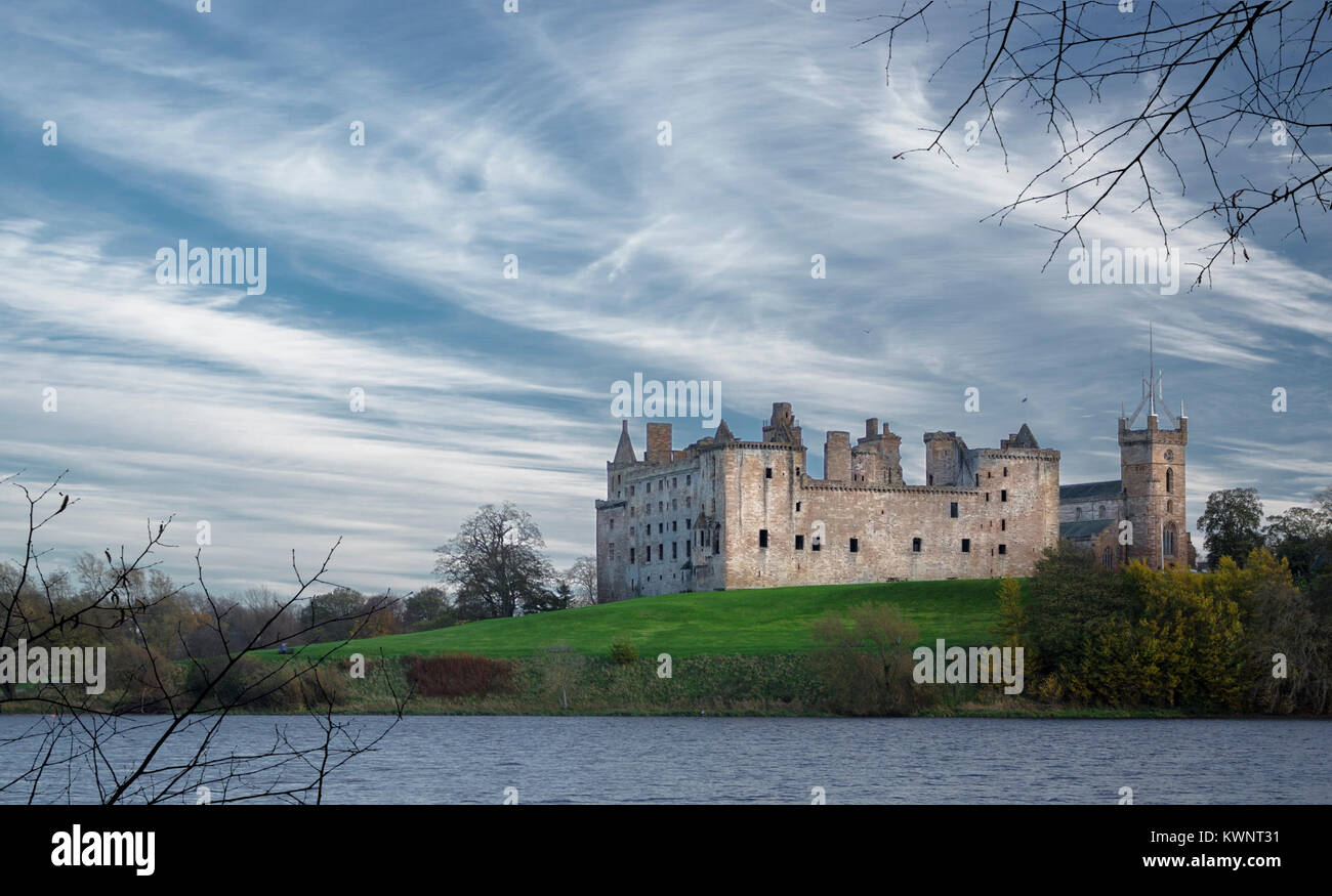 iconic linlithgow palace Stock Photo - Alamy