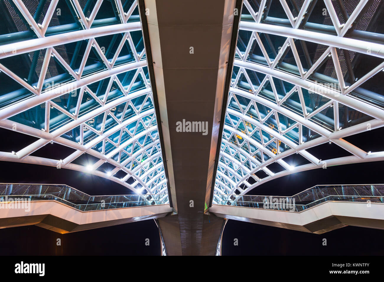 Bow shaped bridge hi-res stock photography and images - Alamy
