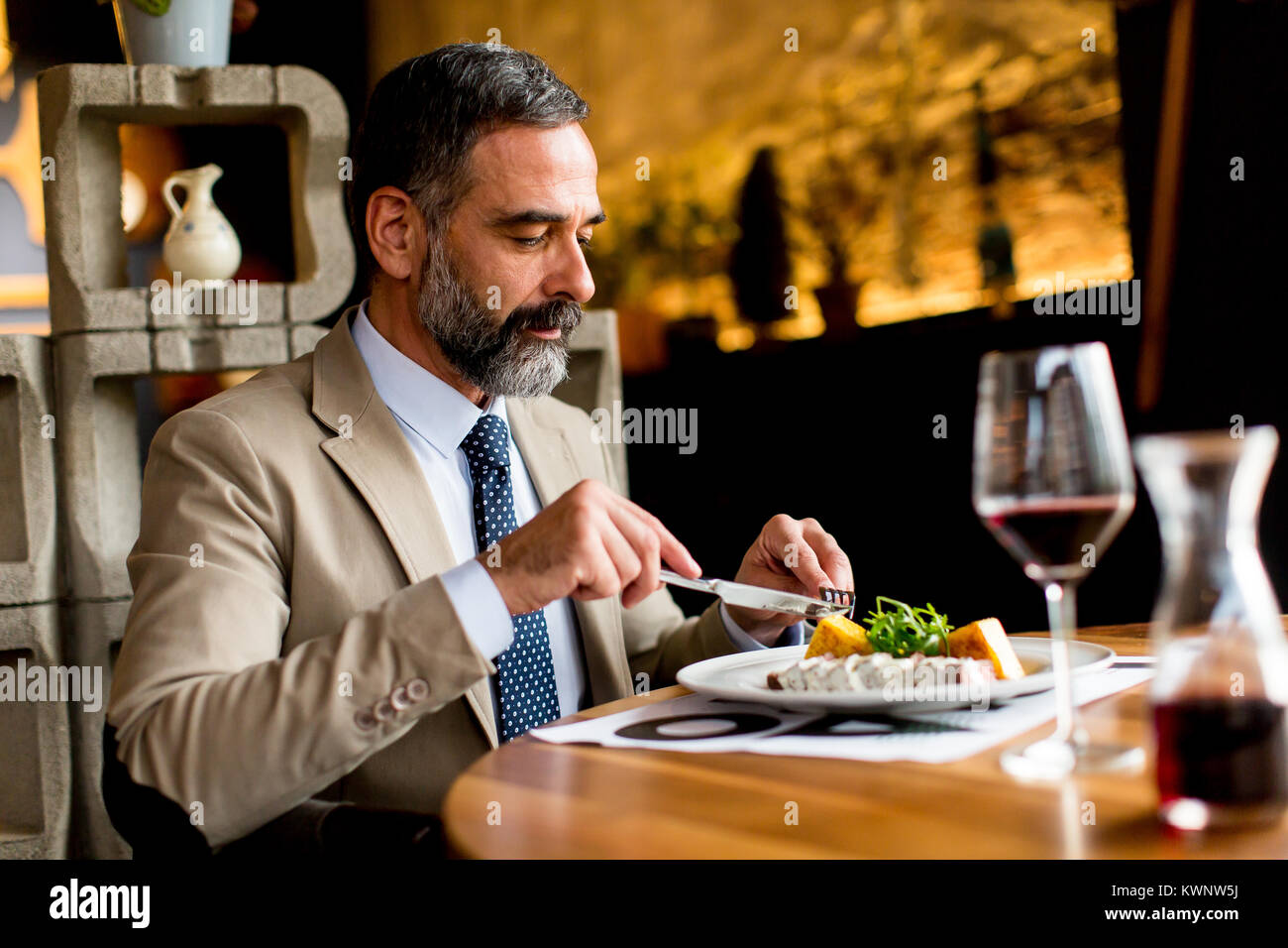 Man eating alone restaurant hi-res stock photography and images - Alamy