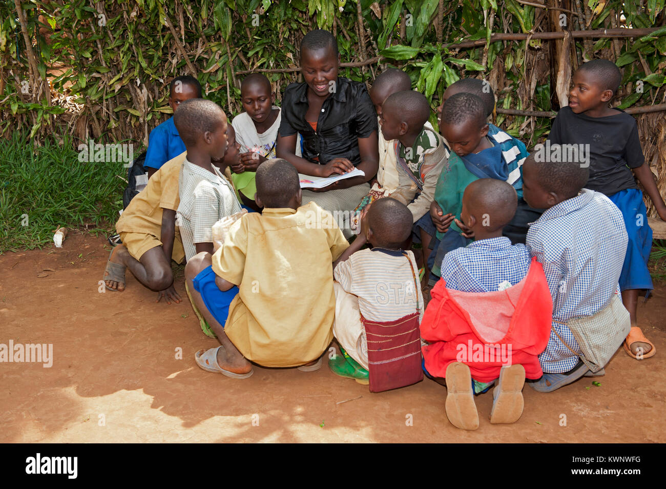 African school children reading africa hi-res stock photography and ...