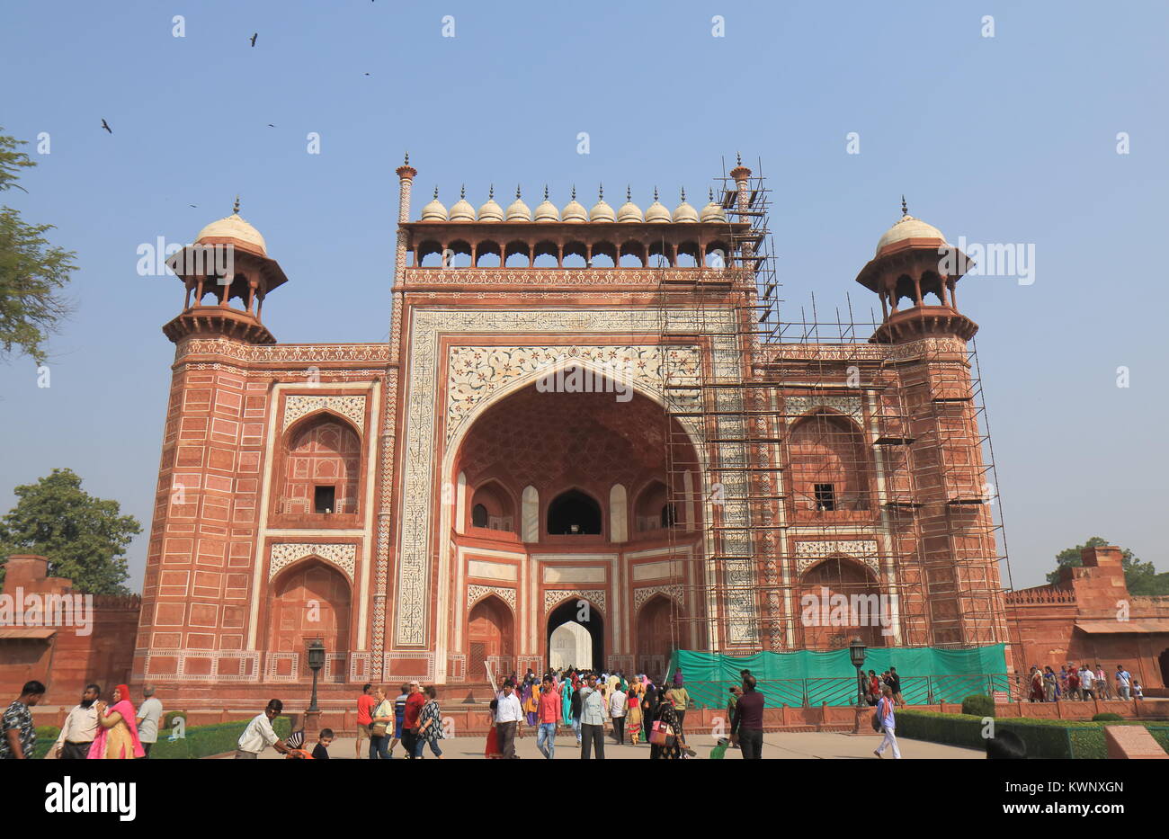 Entrance gate of taj mahal hi-res stock photography and images - Alamy