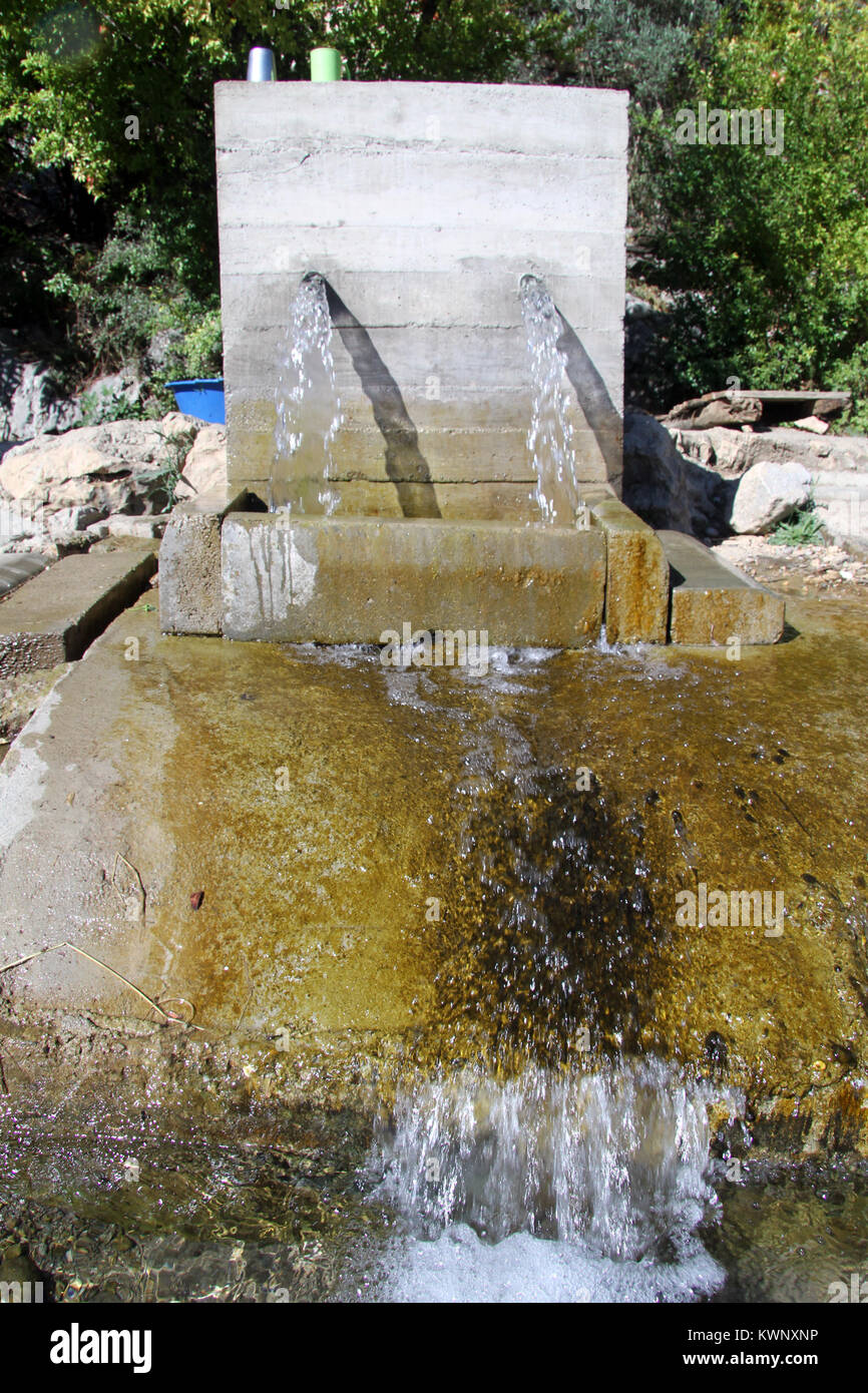 Cement drinking water fountain hi-res stock photography and images - Alamy