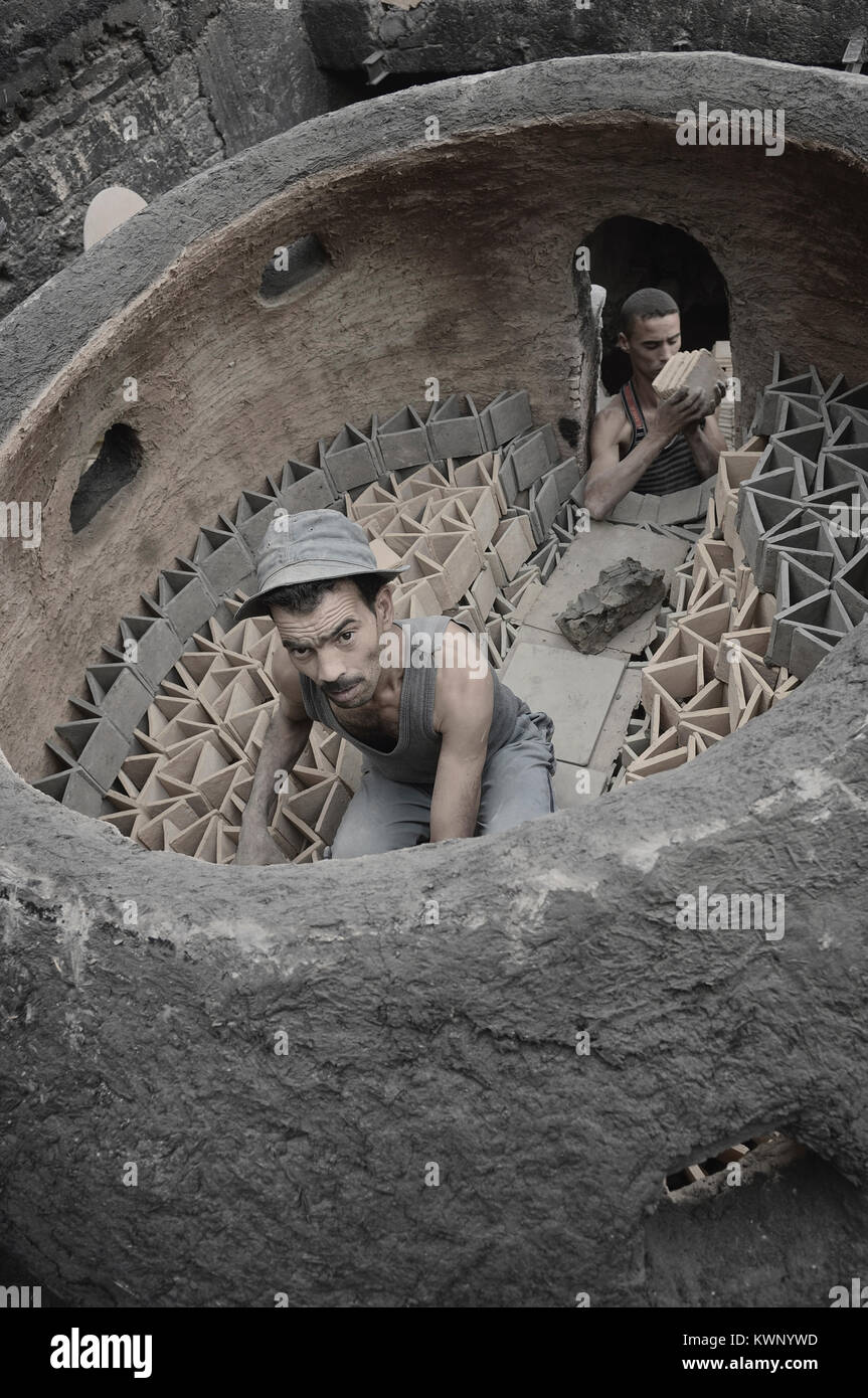 Stacking the kiln hi-res stock photography and images - Alamy