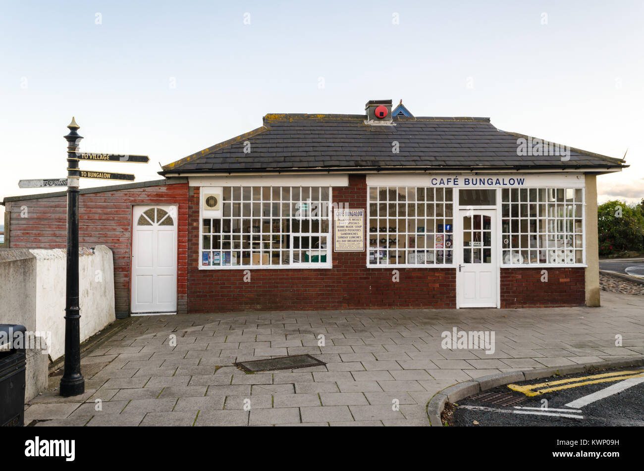 Cafe bungalow roker hi-res stock photography and images - Alamy