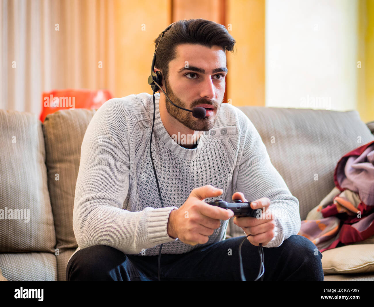 Man playing video game talking hi-res stock photography and images - Alamy