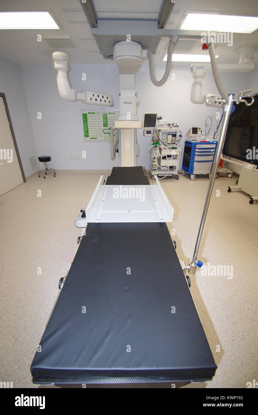 Operating table hospital hi-res stock photography and images - Alamy