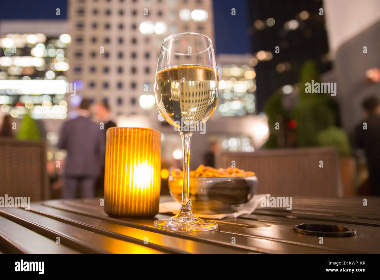 Nyc dining skyline hi-res stock photography and images - Alamy