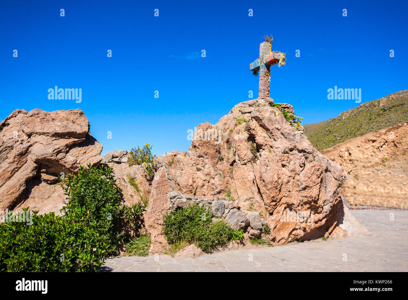 Cruz Del Condor monument, Colca canyon, Peru Stock Photo - Alamy