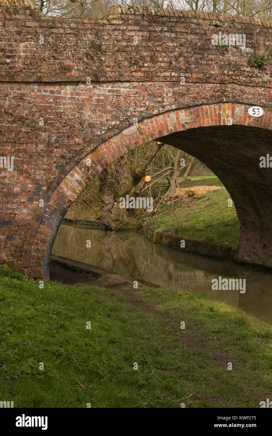 Old brick bridge uk hi-res stock photography and images - Alamy