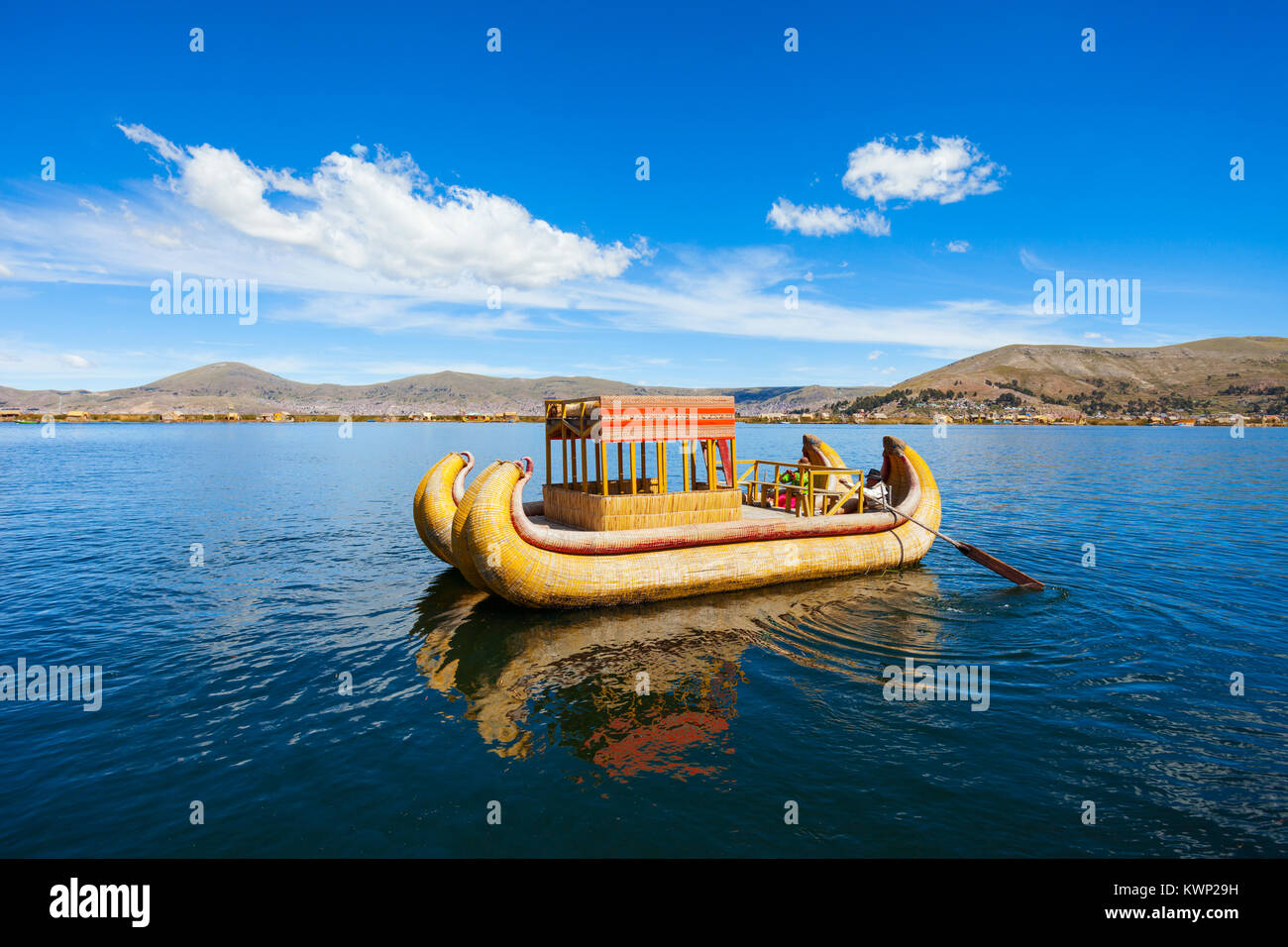 Totora boat peru hi-res stock photography and images - Alamy