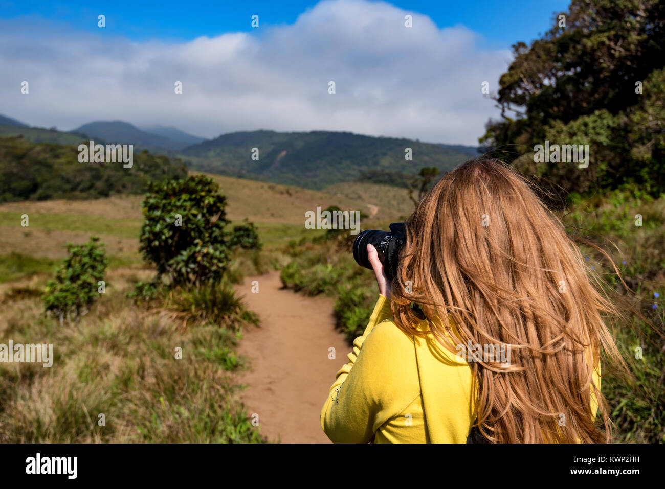Female landscape photographer Stock Photo - Alamy