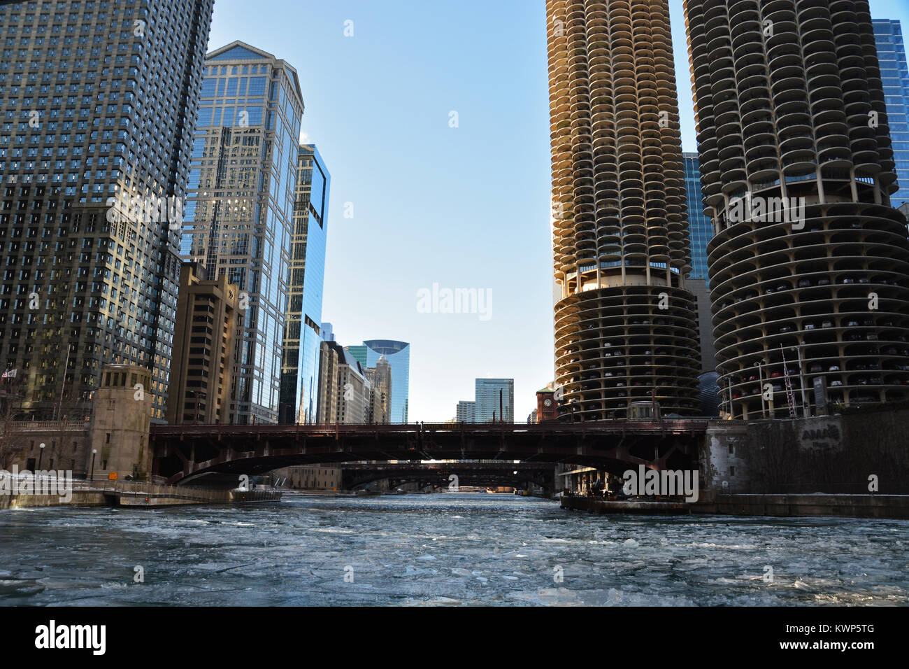 Chicago marina towers hi-res stock photography and images - Alamy