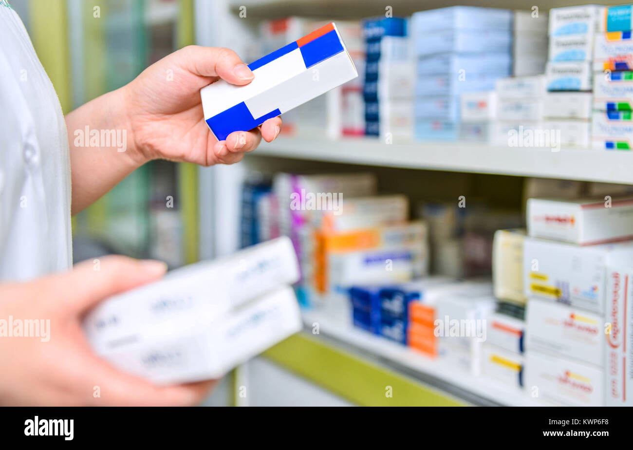 Pharmaceutical pharmacist hi-res stock photography and images - Alamy