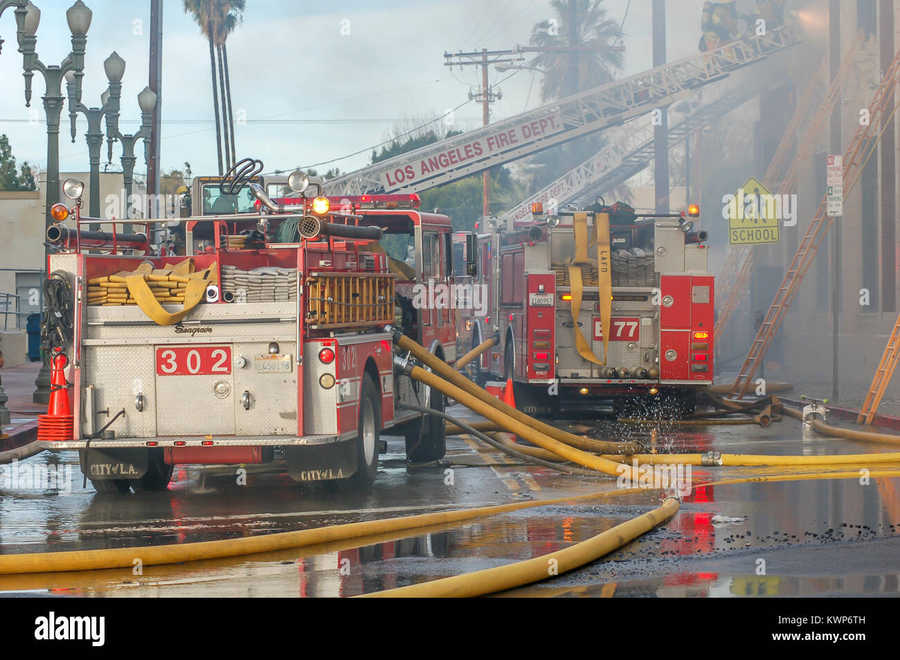 Los Angeles City Fire Department at a commercial building fire Stock ...