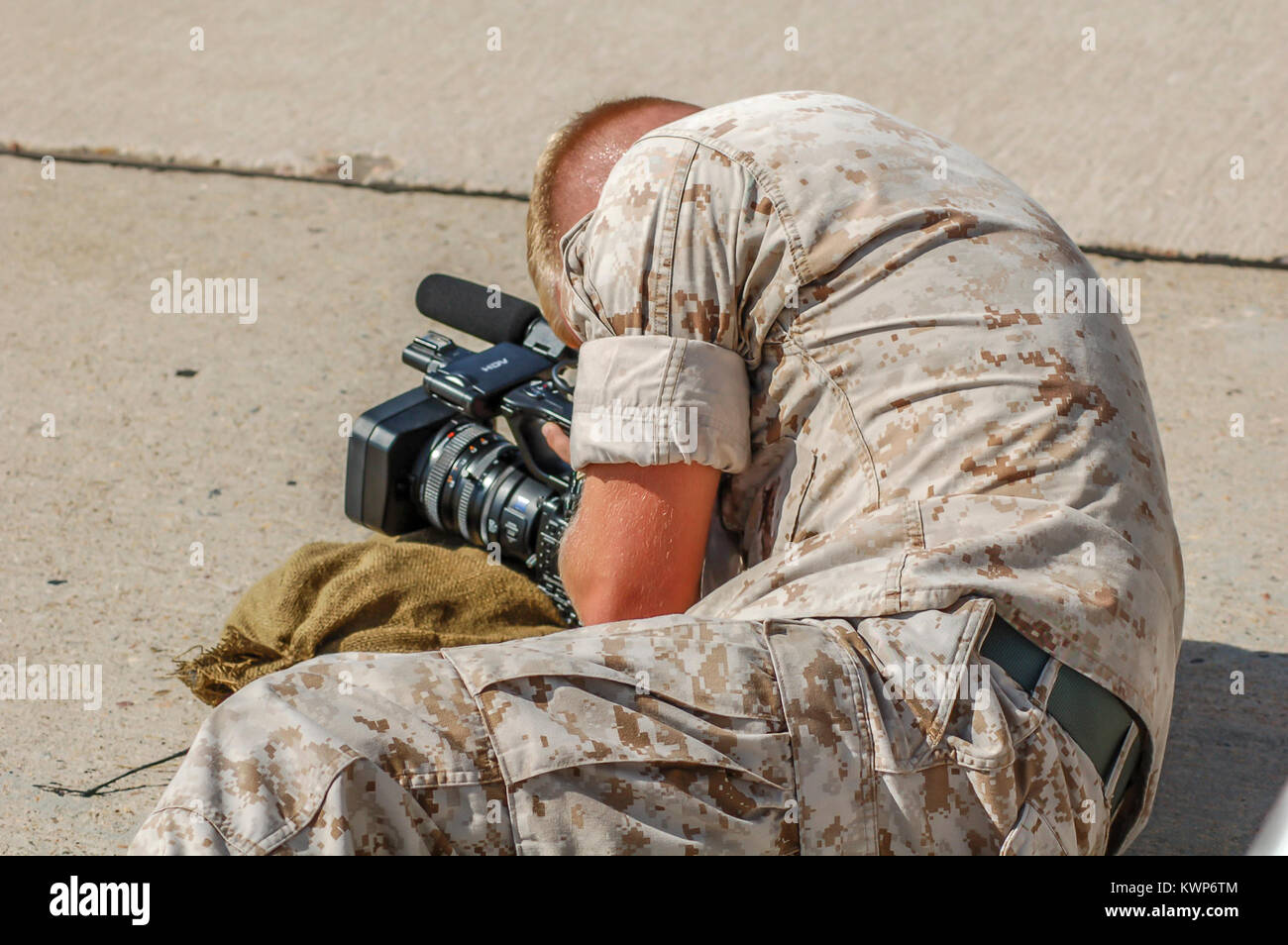 Us marine combat camera hi-res stock photography and images - Alamy
