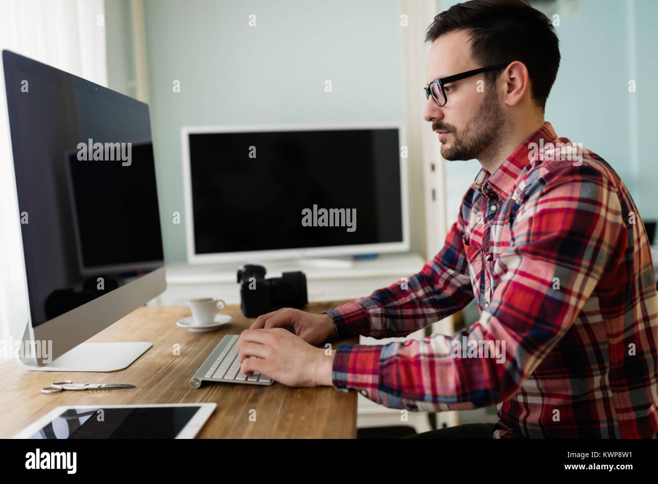 Graphic designer computer hi-res stock photography and images - Alamy