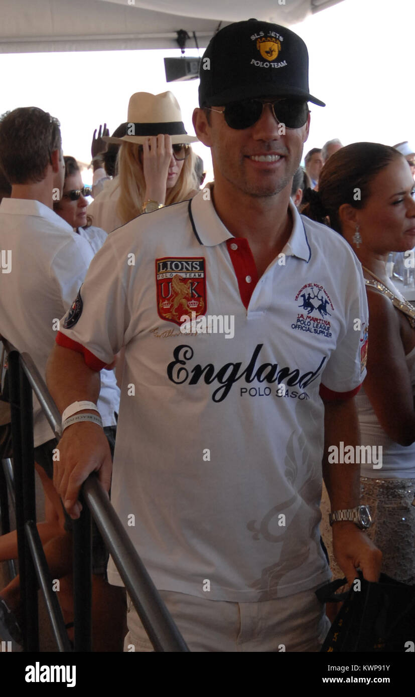 Burn notice jeffrey donovan hi-res stock photography and images - Alamy