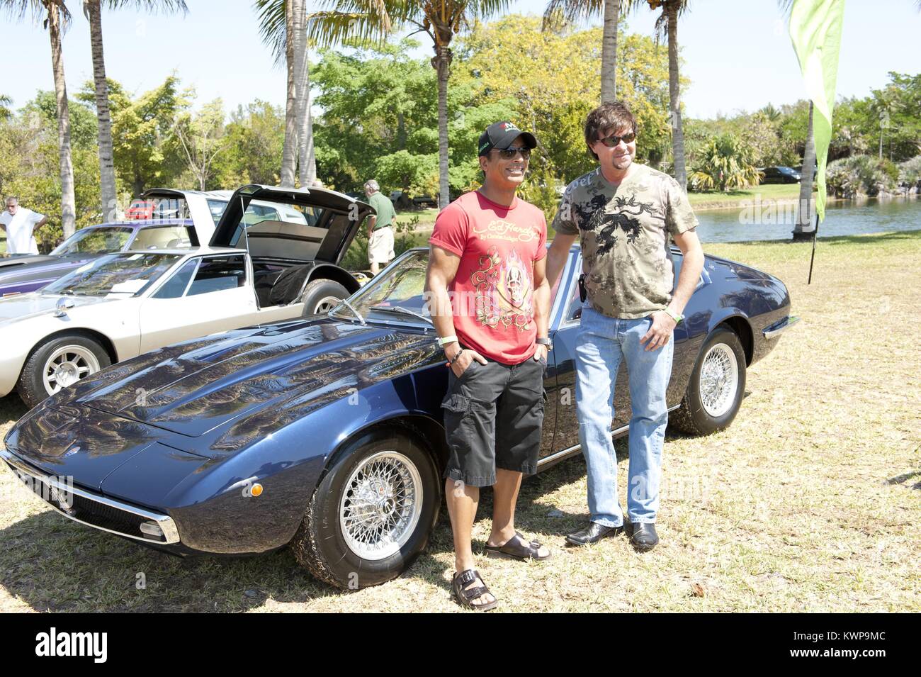 Gloria estefan and jennifer lopez hi-res stock photography and images ...