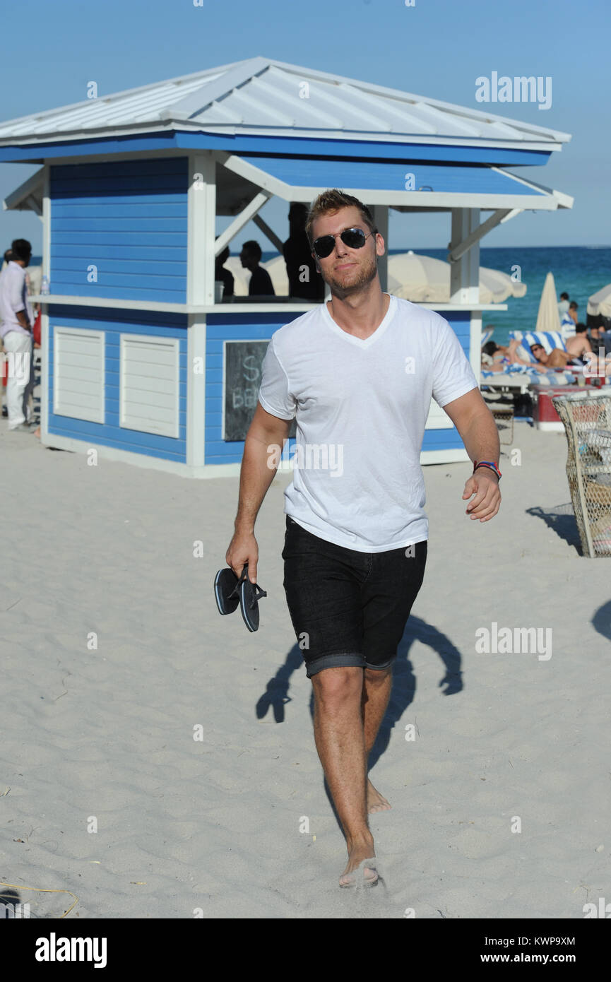 MIAMI BEACH, FL - DECEMBER 31: Lance Bass hanging with his boy ...