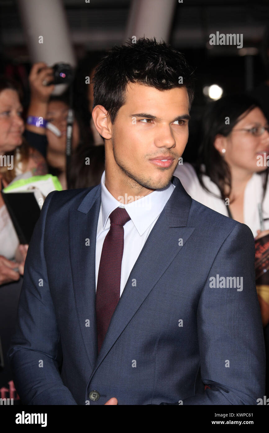 LOS ANGELES, CA - NOVEMBER 14: Taylor Lautner attends 'The Twilight ...
