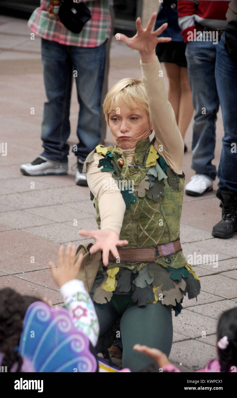 NEW YORK, NY - OCTOBER 24: Actress/former gymnast Cathy Rigby poses for ...