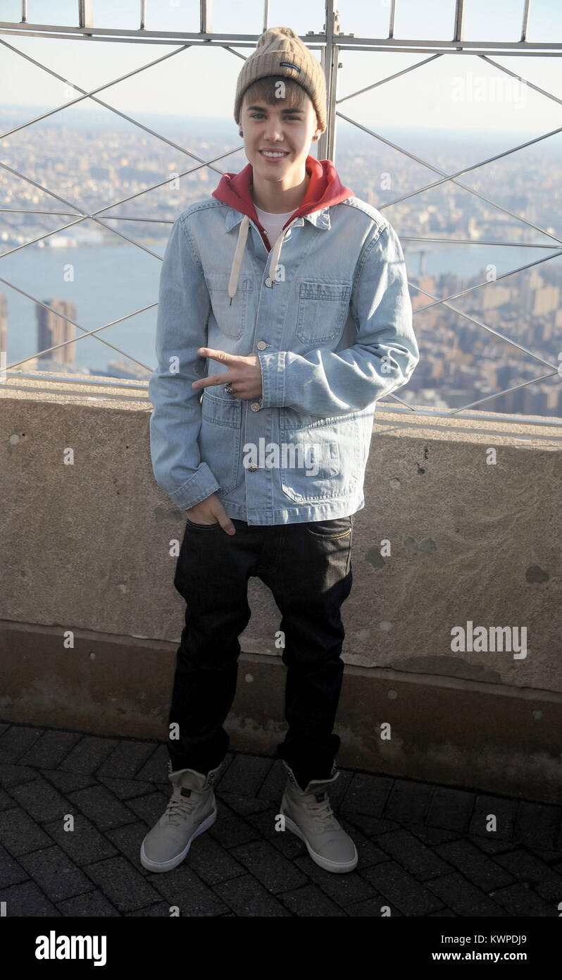 NEW YORK - NOVEMBER 18: Justin Bieber lights the Empire State Building ...