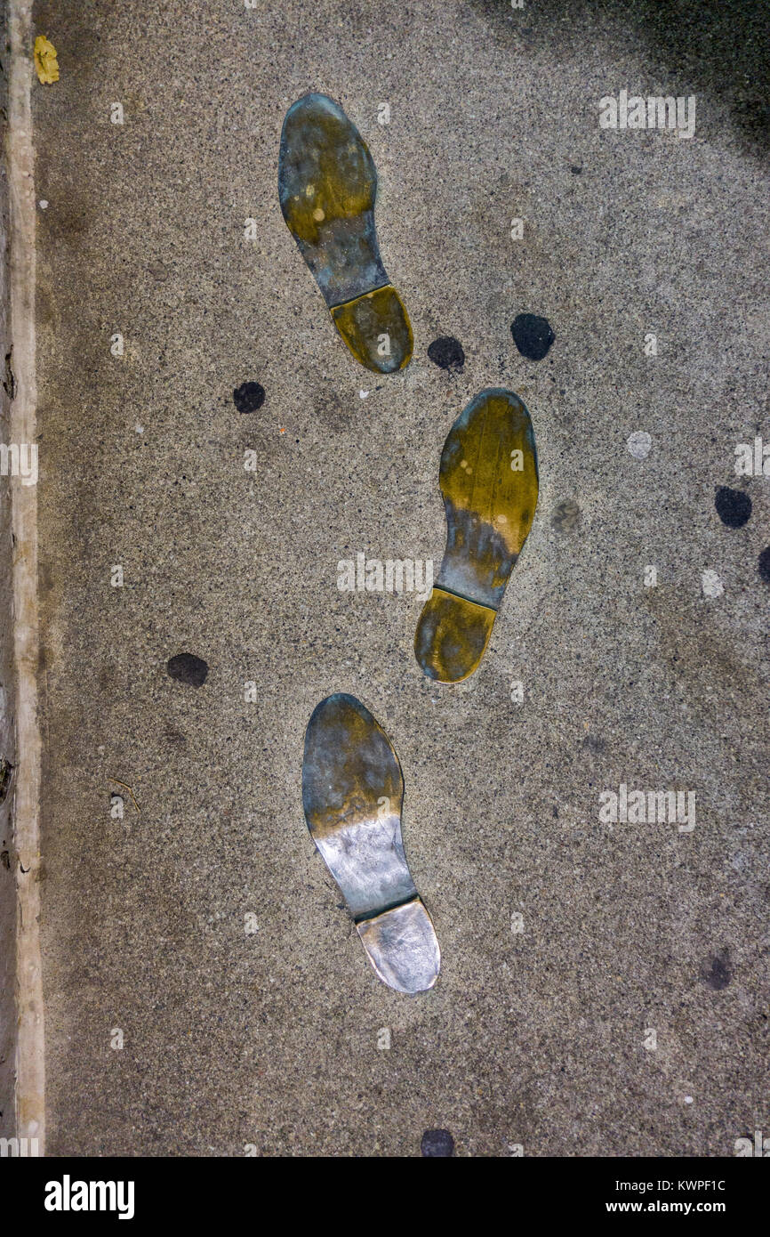 Footprints on pavement hi-res stock photography and images - Alamy