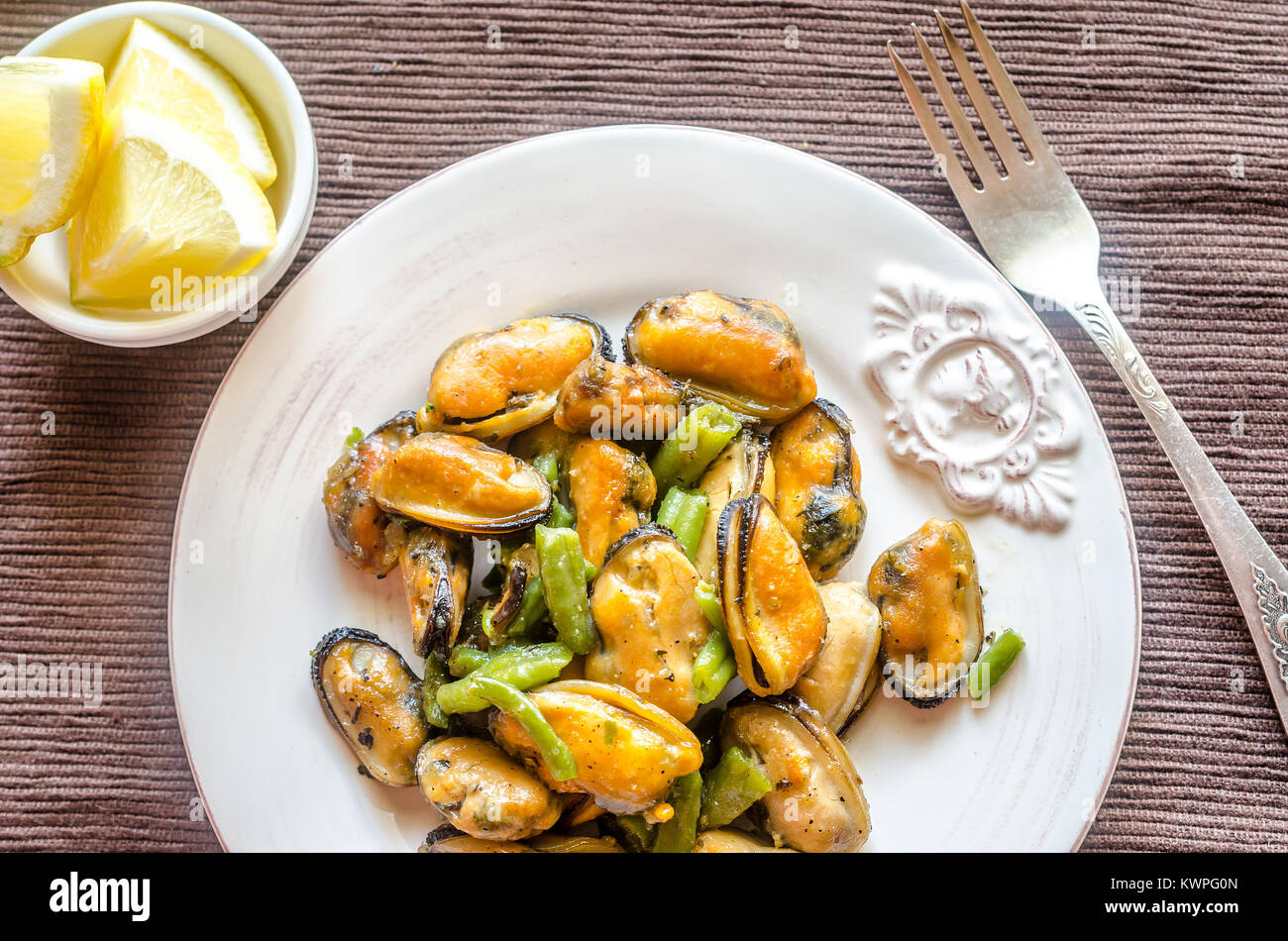 Fried mussels on the pan Stock Photo - Alamy