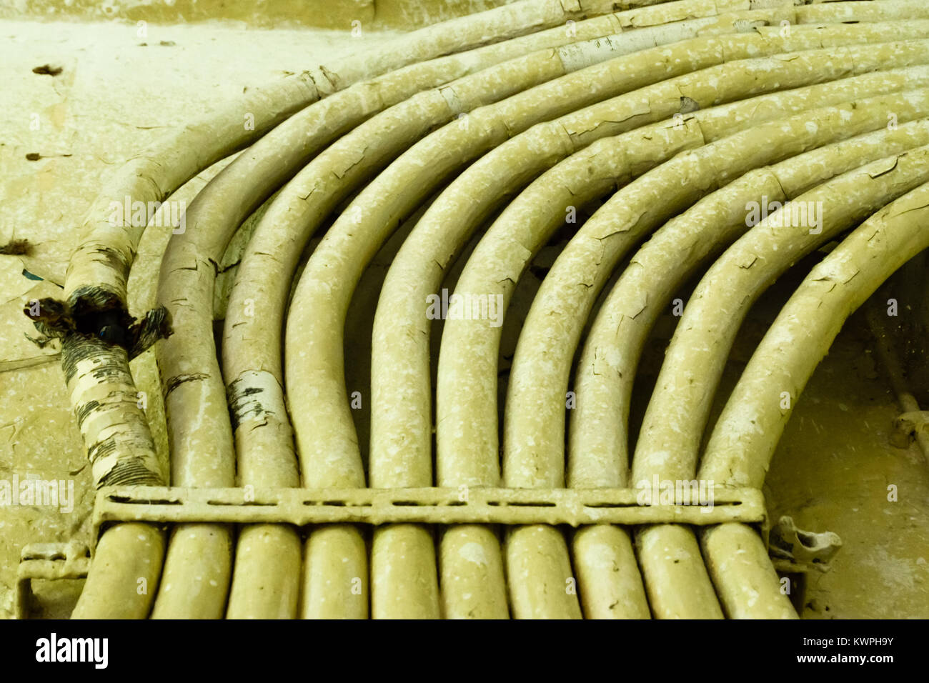 vintage cable bunch in yellow Stock Photo - Alamy