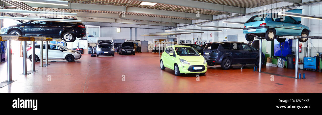 Automobile platforms hi-res stock photography and images - Alamy
