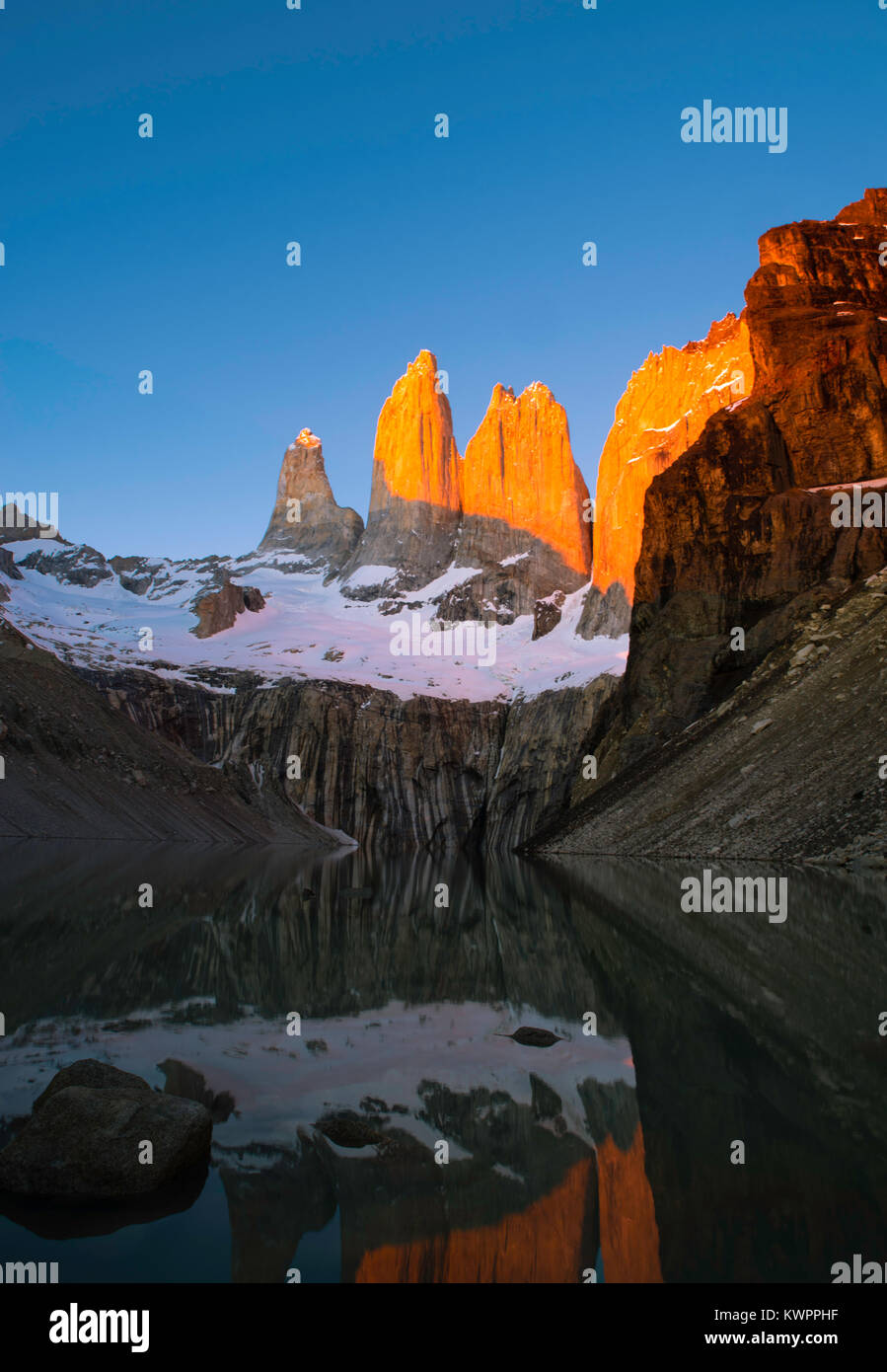 Bases del torres hi-res stock photography and images - Alamy