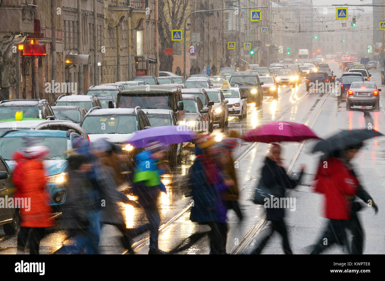 Raining people hi-res stock photography and images - Alamy