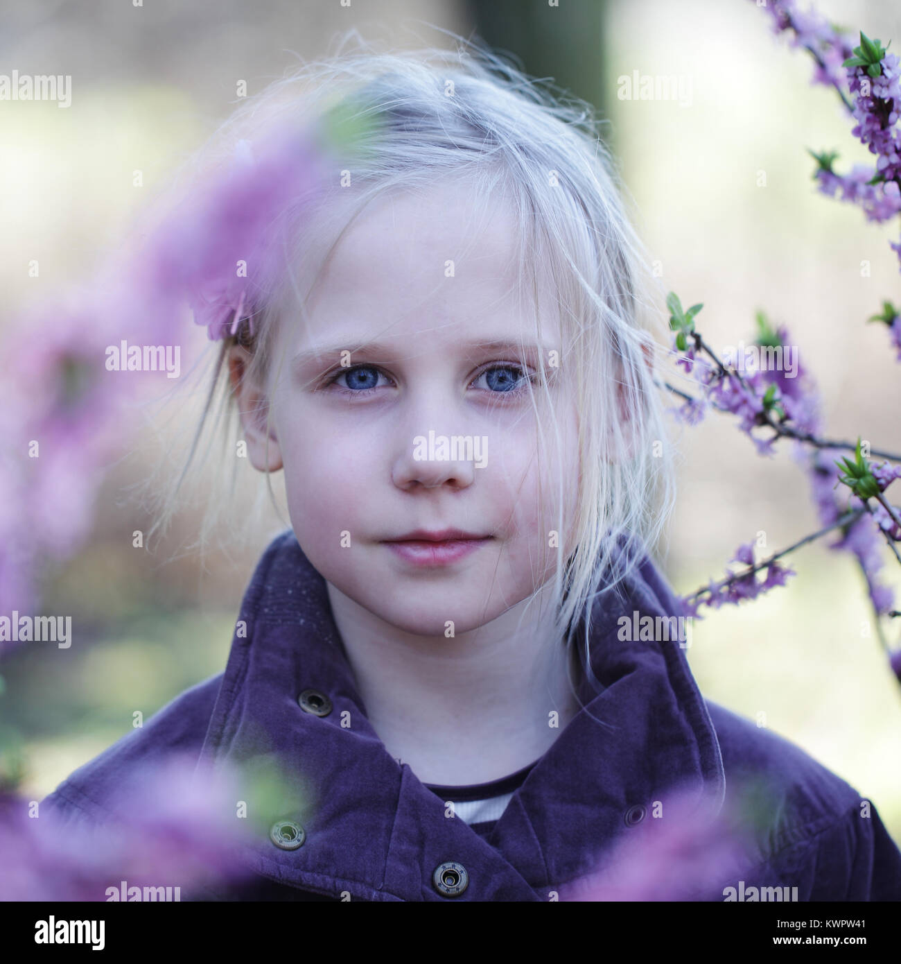 happy white child ready for play Stock Photo - Alamy