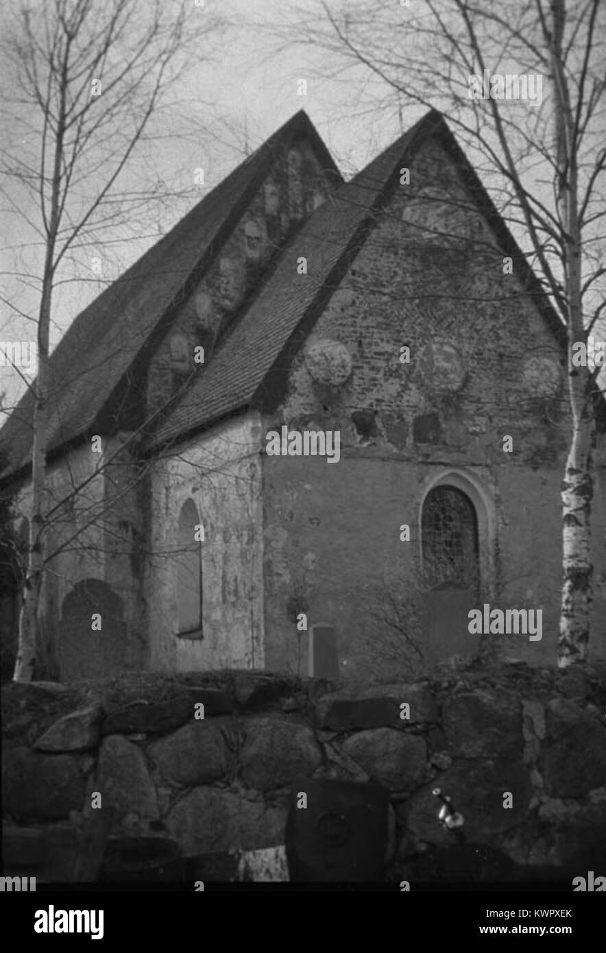 Stone wall featuring Black and White Stock Photos & Images - Alamy