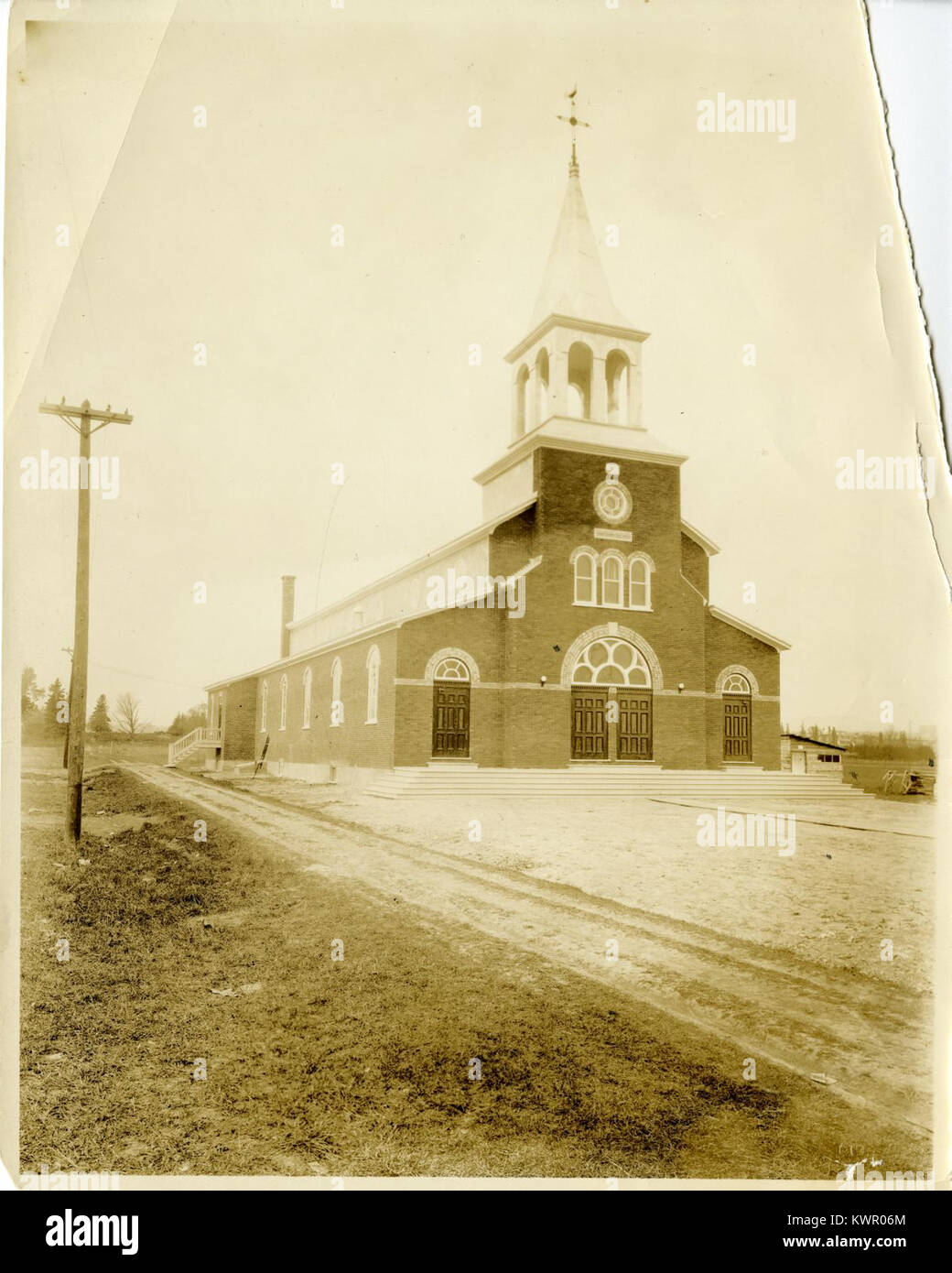 The image depicts the Église Saint-Pascal de Québec, a historical ...