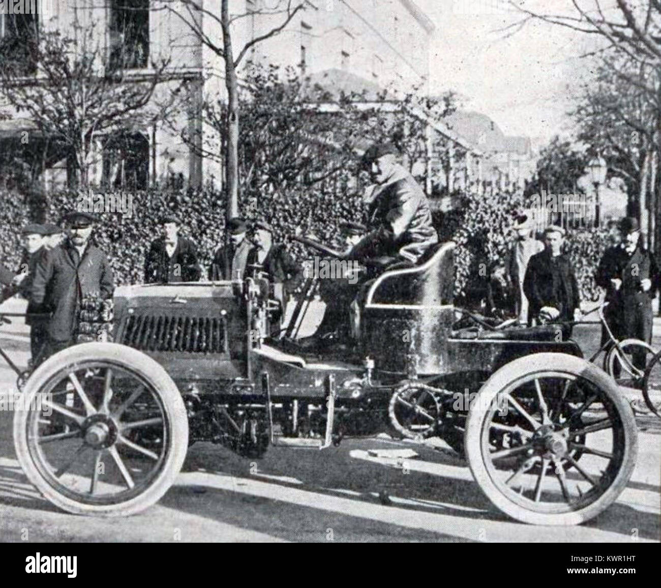 Paris 1900 car hi-res stock photography and images - Alamy