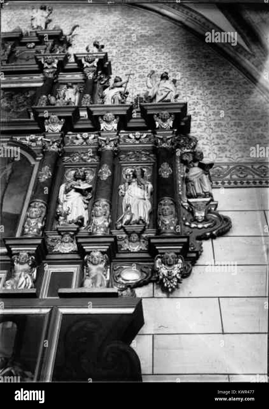 Three nave Black and White Stock Photos & Images - Alamy