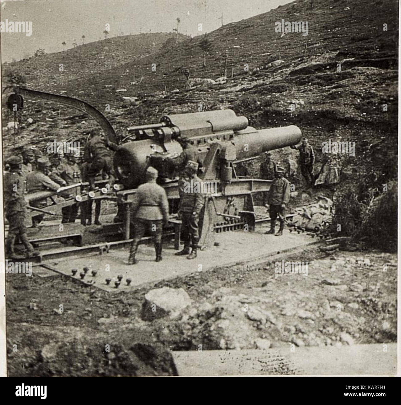 This image shows the Austrian 38cm Howitzer L.17, a heavy artillery ...