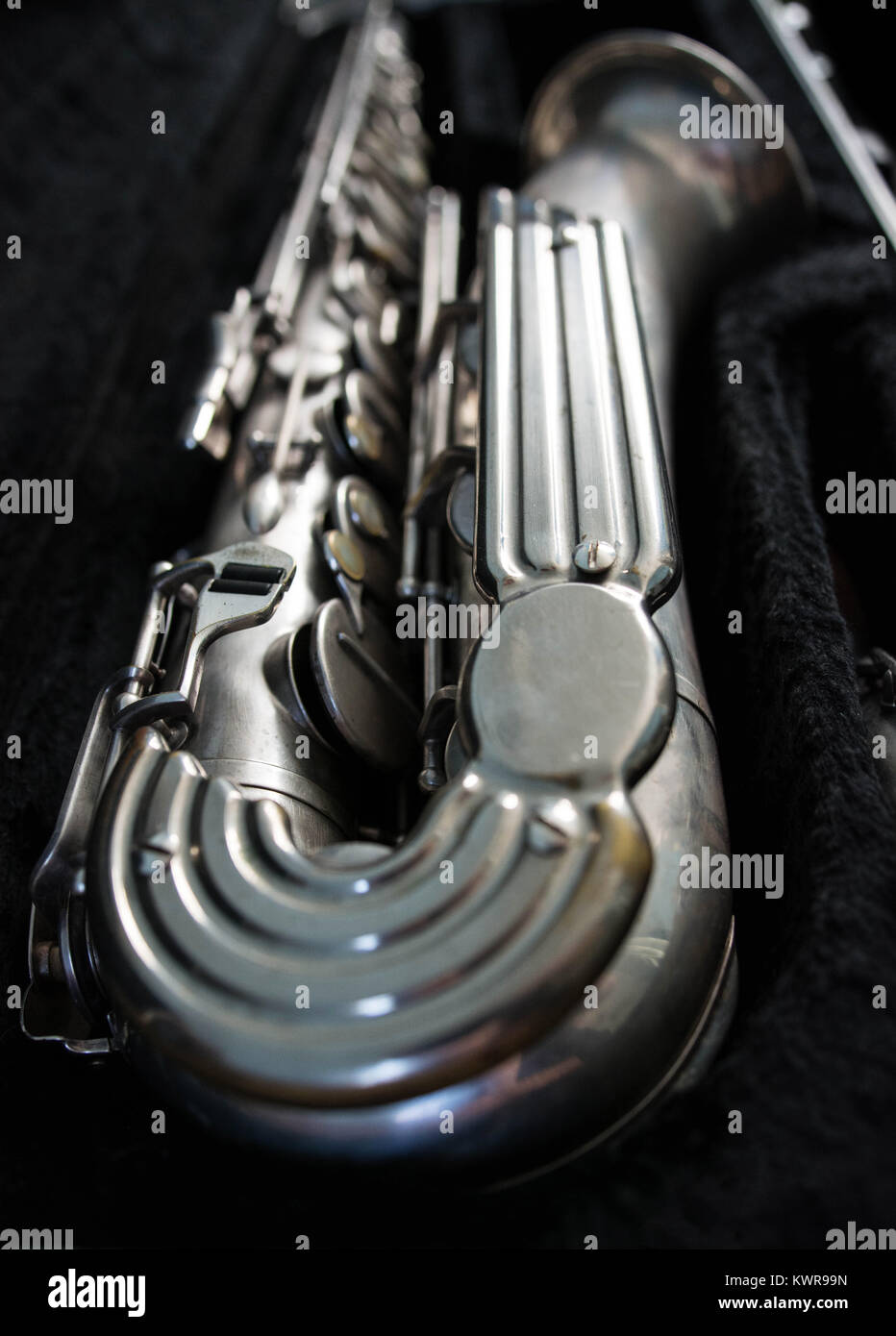 Saxophone instrument hi-res stock photography and images - Alamy