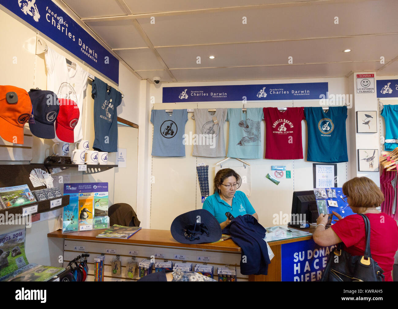 Gift shop or gas station hi-res stock photography and images - Alamy