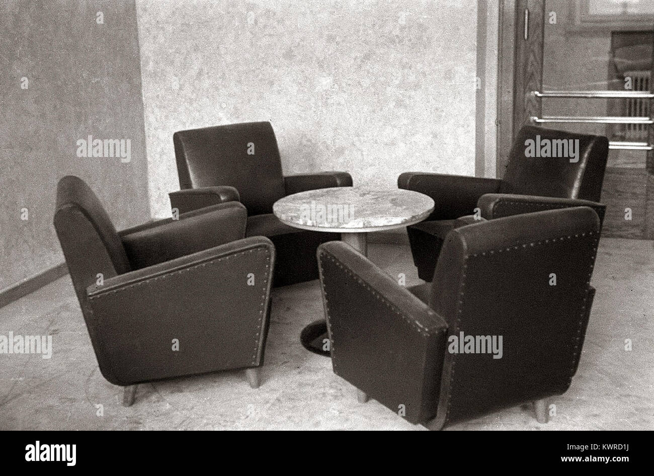 Vintage railway waiting room hi-res stock photography and images - Alamy