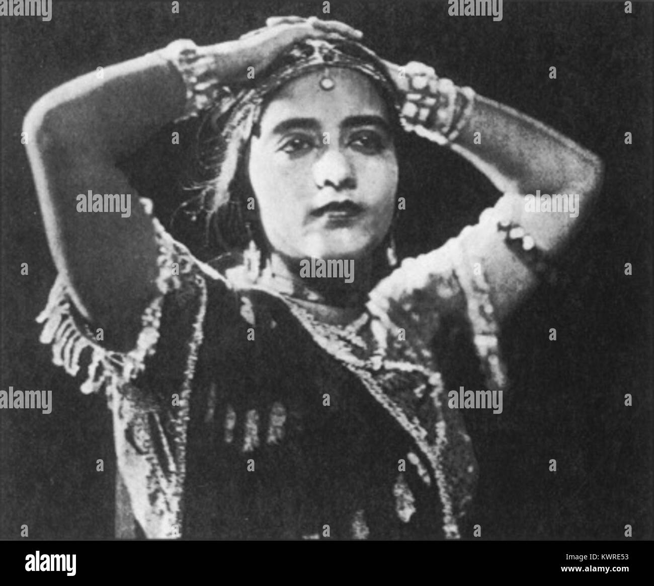 Ratan Bai dans la version bengali de Roop Lekha (1934 Stock Photo - Alamy
