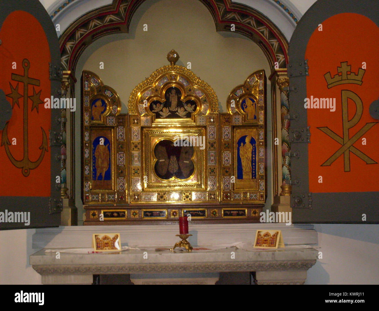This title refers to a relic shrine located at the Prüm Abbey in ...