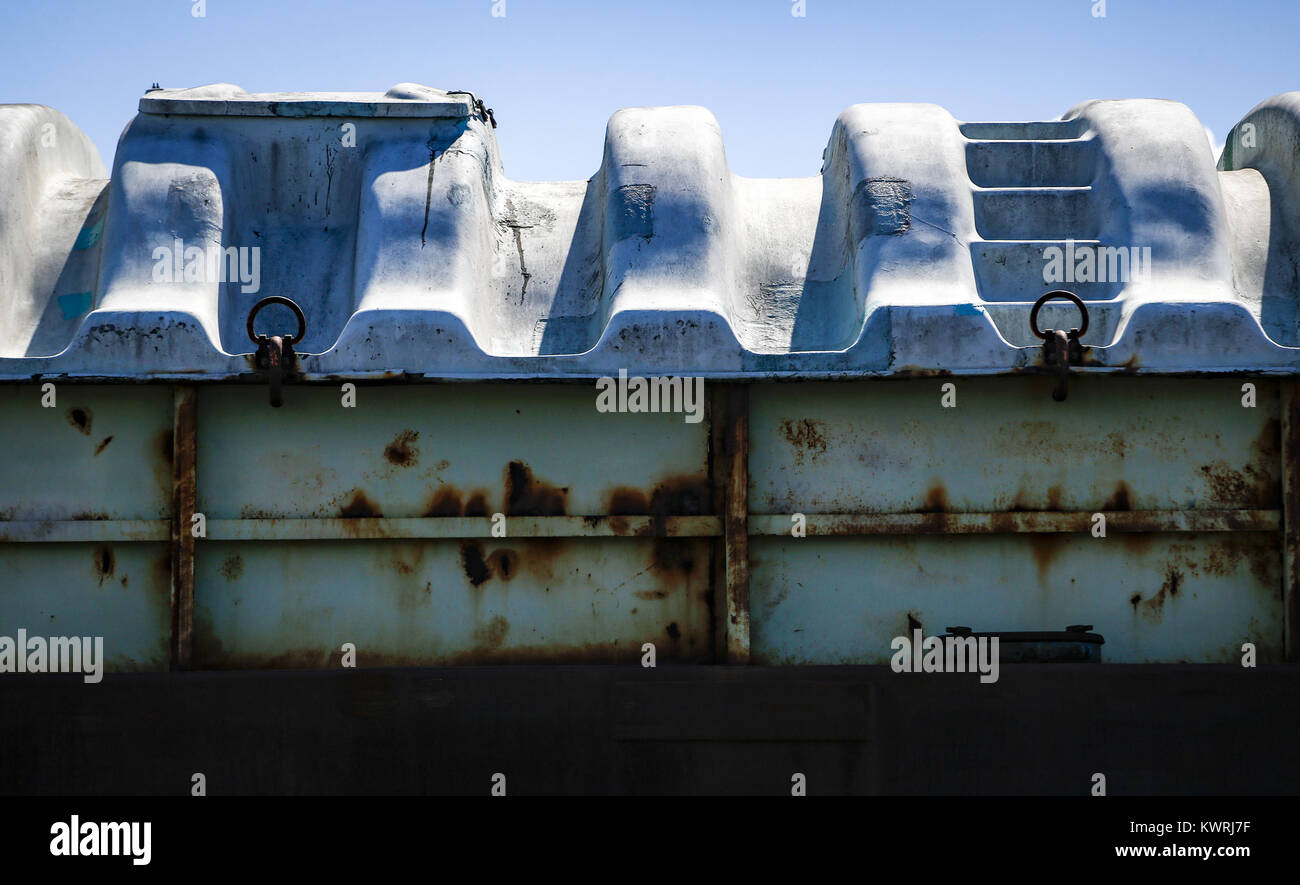 Bettendorf, Iowa, USA. 7th Mar, 2017. A close up photo shows a barge ...